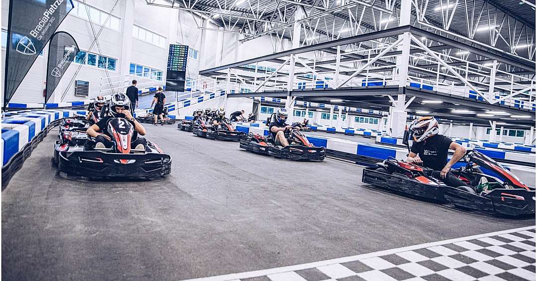 Gokarty przez cały rok! E1GOKART tworzy największą sieć torów ...