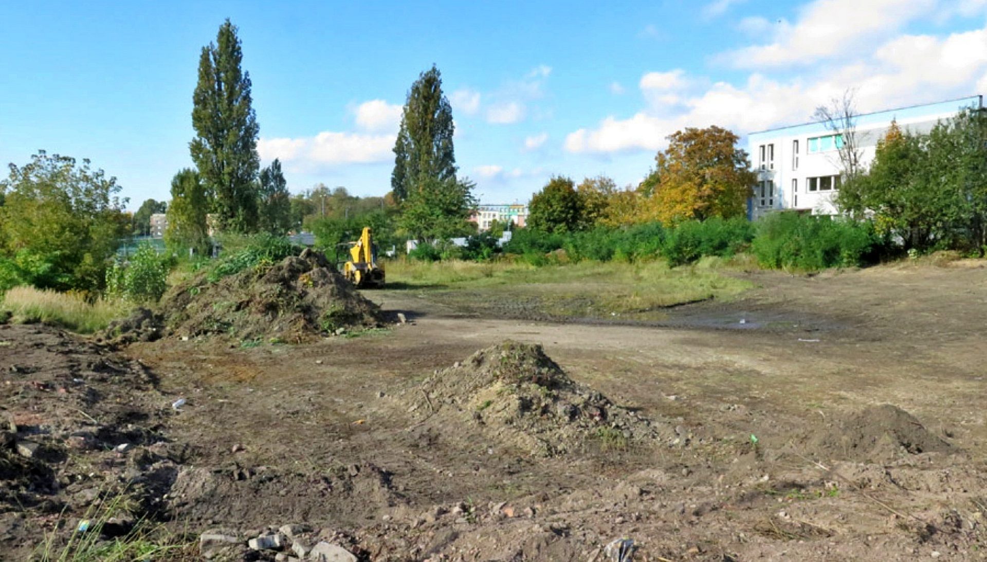 Chorzów: Ruszyła budowa nowego boiska ze sztuczną nawierzchnią ...